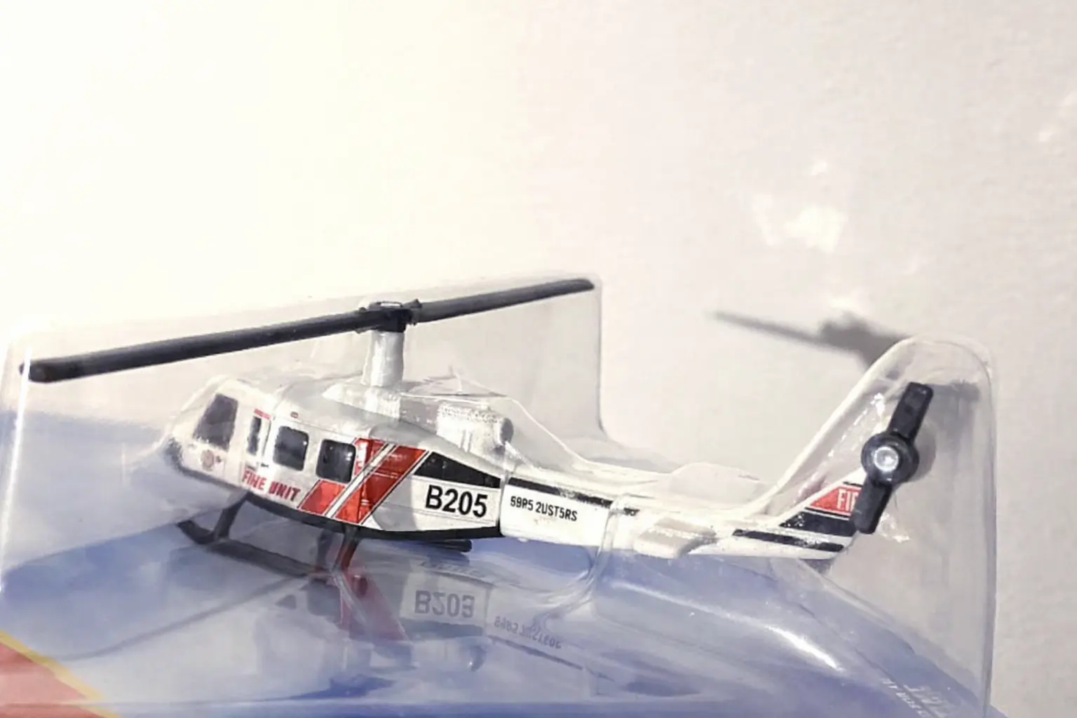 Matchbox Sky Busters Bell 205 Helicopter – White | Die-Cast Aircraft ...